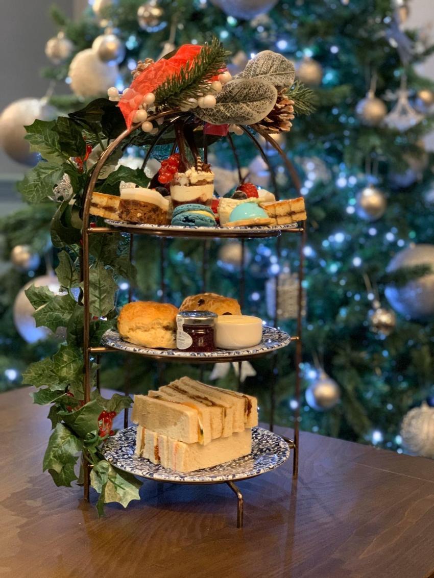 Santa Afternoon Tea with The Huggable Snowman & The Snow Queen | What's ...