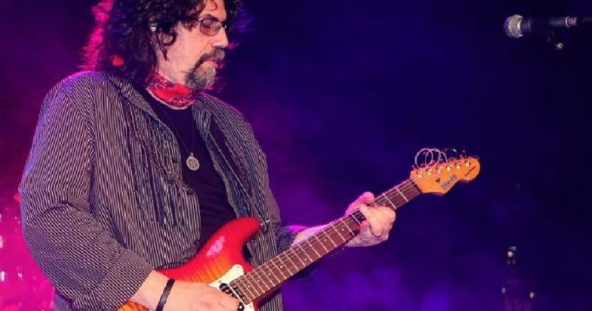 Former ELO 2 Star and Frontman Phil Bates Village Voice Solo Acoustic ...